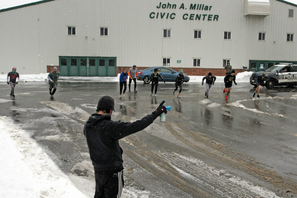 Small crowd turns out for Moosestompers 5K - The County